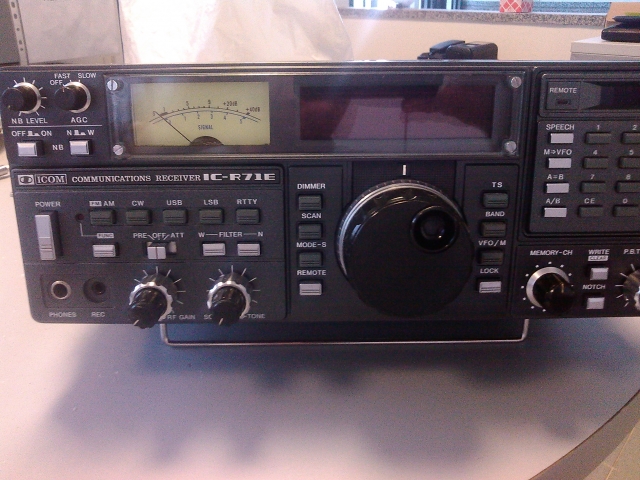 ICOM IC-R71 - Oportunidades - Catalogo | NAUCOM - Equipamento de ...